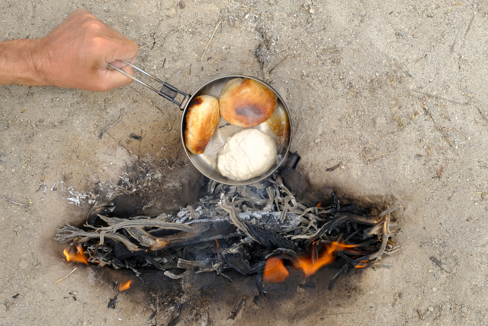 Baking bread in camp – Cycling Cindy